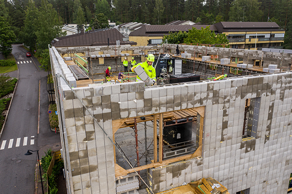 Yhä useampi kerros- ja rivitalo nousee Lammi Kuorikivestä® - Lammi Harkko